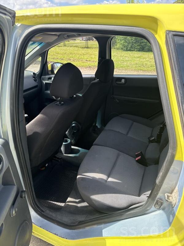 Yellow Mitsubishi Colt 2006 in Ogre, with an engine capacity of 1.10 L and mileage of 210 thousand km for 850 €, photo 6 on AUTOMOTO.COM.LV