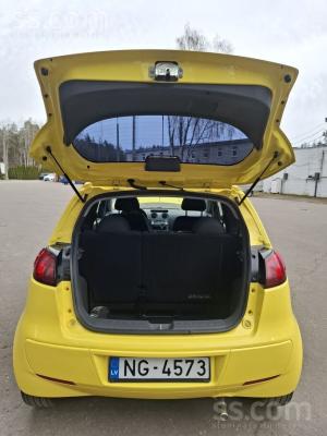 Yellow Mitsubishi Colt 2008 in Riga, with an engine capacity of 1.30 L and mileage of 221 thousand km for 2490 €, photo 8 on AUTOMOTO.COM.LV