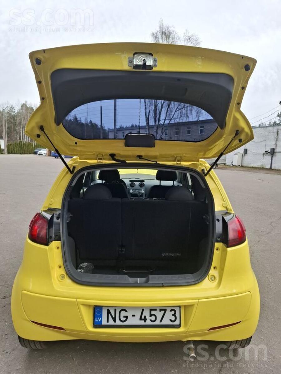 Yellow Mitsubishi Colt 2008 in Riga, with an engine capacity of 1.30 L and mileage of 221 thousand km for 2490 €, photo 8 on AUTOMOTO.COM.LV