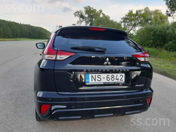 Black Mitsubishi Eclipse 2023 in Daugavpils, with an engine capacity of 2.40 L and mileage of 13 thousand km for 27100 €, photo 3 on AUTOMOTO.COM.LV