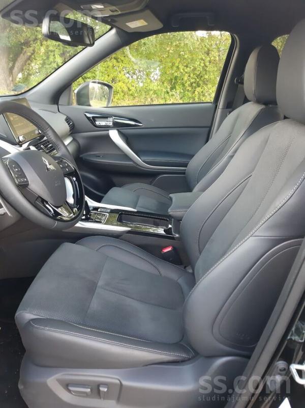 Black Mitsubishi Eclipse 2023 in Daugavpils, with an engine capacity of 2.40 L and mileage of 13 thousand km for 27100 €, photo 4 on AUTOMOTO.COM.LV