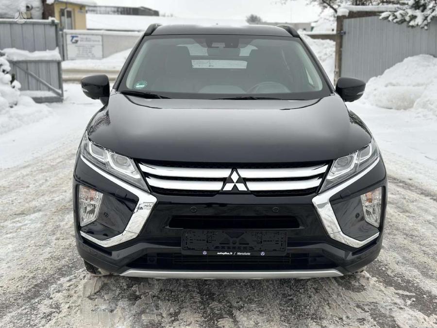 Black Mitsubishi Eclipse Cross 2018 in Telschi, with an engine capacity of 1.50 L and mileage of 138 thousand km for 17800 €, photo 4 on AUTOMOTO.COM.LV