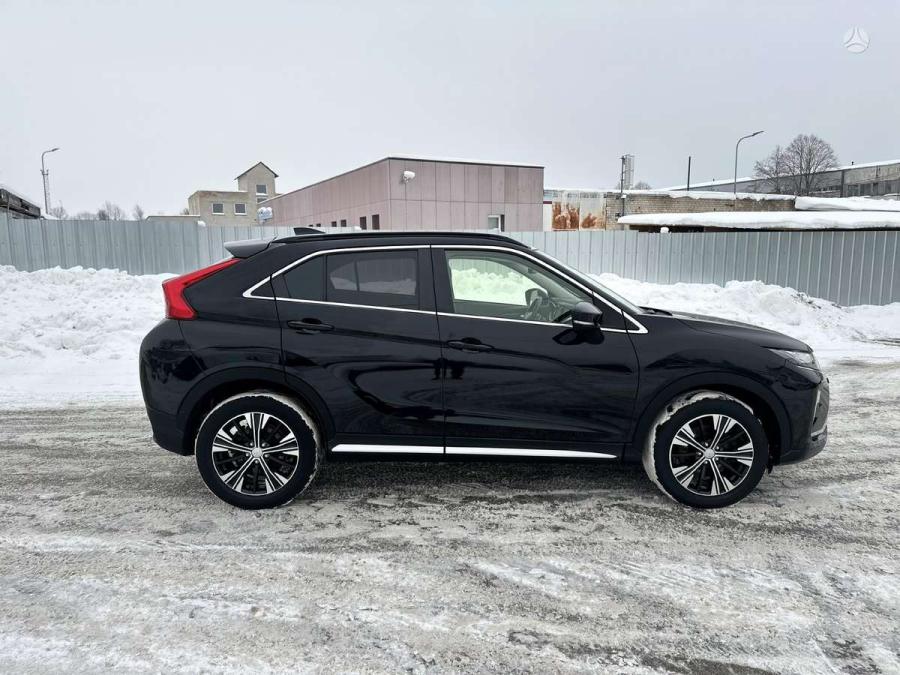 Black Mitsubishi Eclipse Cross 2018 in Telschi, with an engine capacity of 1.50 L and mileage of 138 thousand km for 17800 €, photo 9 on AUTOMOTO.COM.LV