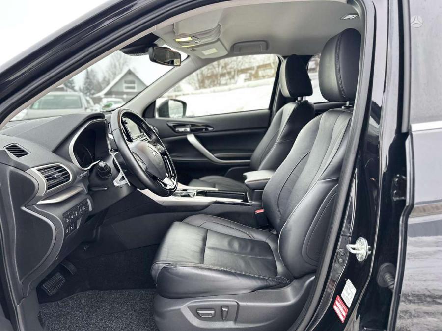 Black Mitsubishi Eclipse Cross 2018 in Telschi, with an engine capacity of 1.50 L and mileage of 138 thousand km for 17800 €, photo 11 on AUTOMOTO.COM.LV