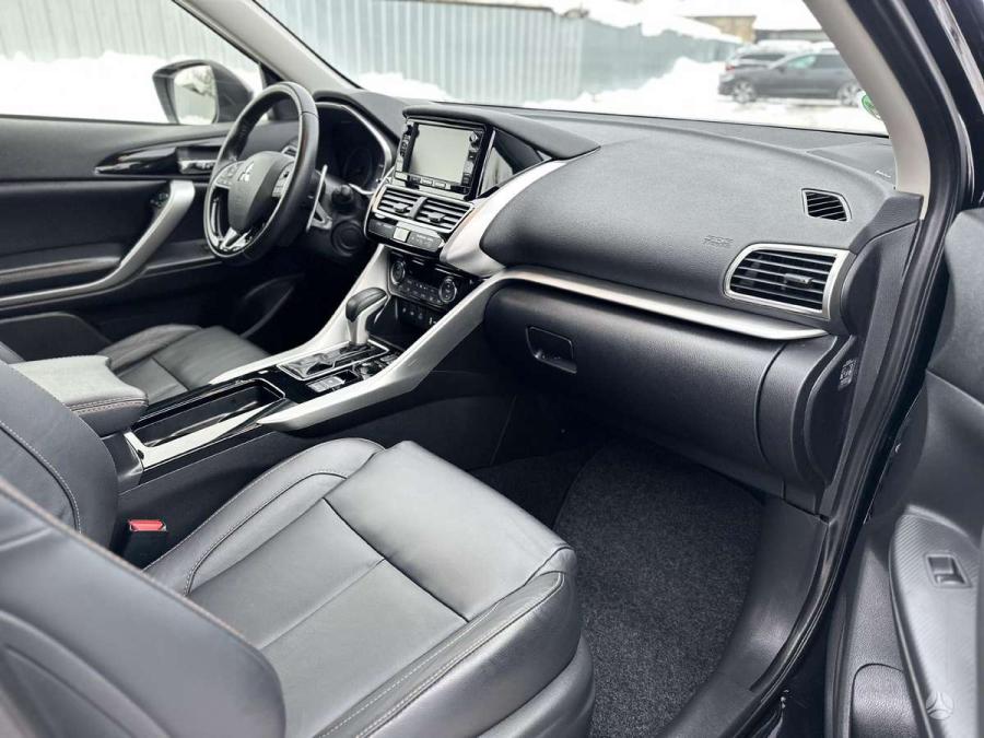 Black Mitsubishi Eclipse Cross 2018 in Telschi, with an engine capacity of 1.50 L and mileage of 138 thousand km for 17800 €, photo 13 on AUTOMOTO.COM.LV