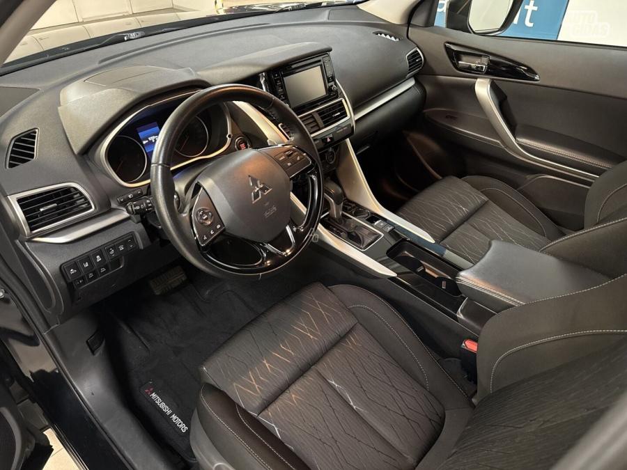 Black Mitsubishi Eclipse Cross 2018 in Vilnius, with an engine capacity of 1.50 L and mileage of 88 thousand km for 17000 €, photo 9 on AUTOMOTO.COM.LV