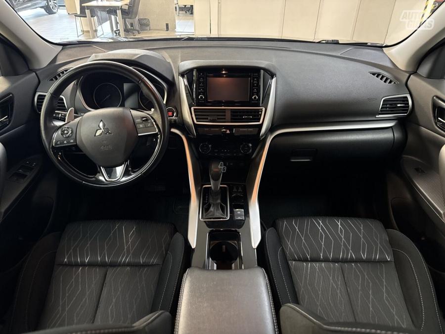 Black Mitsubishi Eclipse Cross 2018 in Vilnius, with an engine capacity of 1.50 L and mileage of 88 thousand km for 17000 €, photo 13 on AUTOMOTO.COM.LV