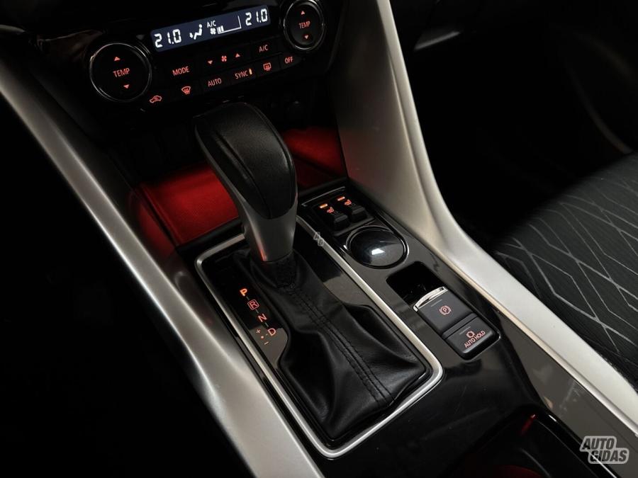 Black Mitsubishi Eclipse Cross 2018 in Vilnius, with an engine capacity of 1.50 L and mileage of 88 thousand km for 17000 €, photo 15 on AUTOMOTO.COM.LV