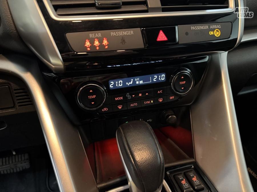 Black Mitsubishi Eclipse Cross 2018 in Vilnius, with an engine capacity of 1.50 L and mileage of 88 thousand km for 17000 €, photo 20 on AUTOMOTO.COM.LV