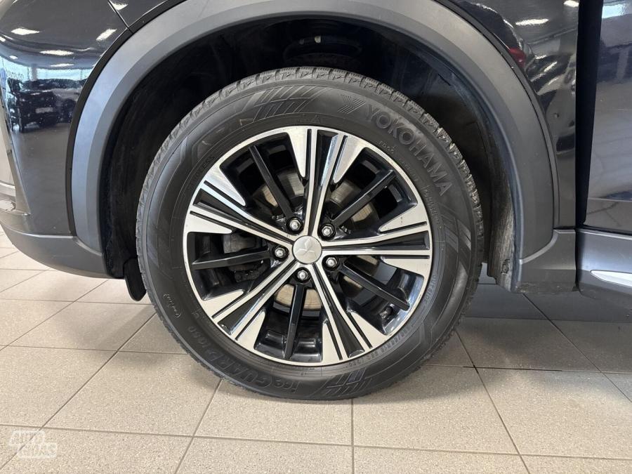 Black Mitsubishi Eclipse Cross 2018 in Vilnius, with an engine capacity of 1.50 L and mileage of 88 thousand km for 17000 €, photo 25 on AUTOMOTO.COM.LV