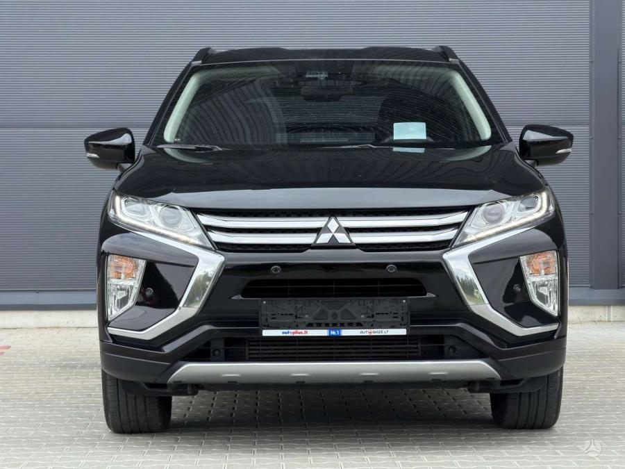 Black Mitsubishi Eclipse Cross 2018 in Siauliai, with an engine capacity of 1.50 L and mileage of 151 thousand km for 12290 €, photo 3 on AUTOMOTO.COM.LV