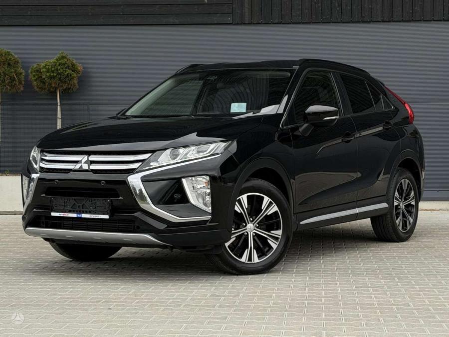 Black Mitsubishi Eclipse Cross 2018 in Siauliai, with an engine capacity of 1.50 L and mileage of 151 thousand km for 12290 €, photo 4 on AUTOMOTO.COM.LV