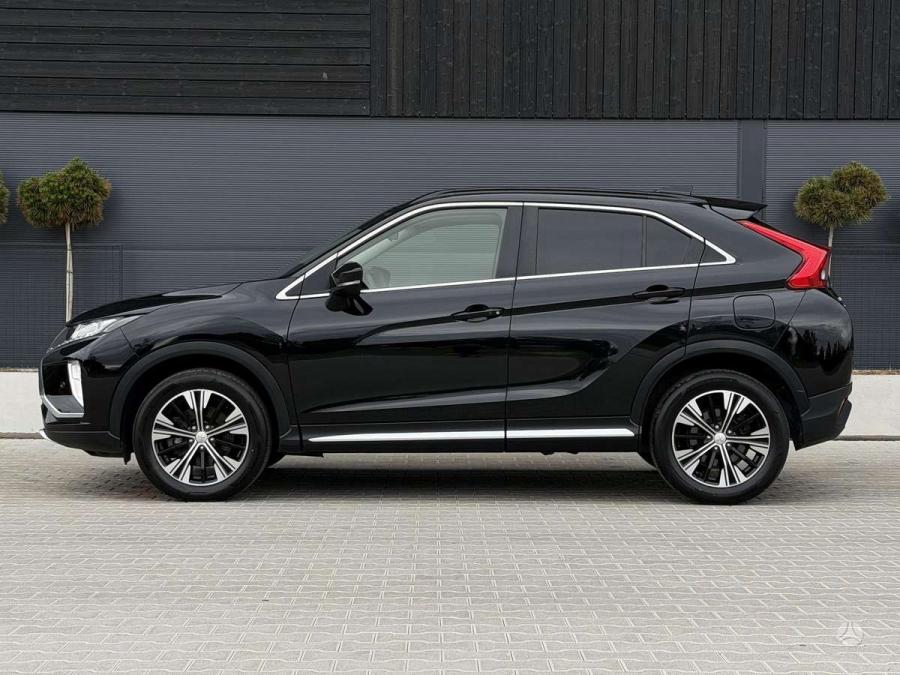 Black Mitsubishi Eclipse Cross 2018 in Siauliai, with an engine capacity of 1.50 L and mileage of 151 thousand km for 12290 €, photo 5 on AUTOMOTO.COM.LV