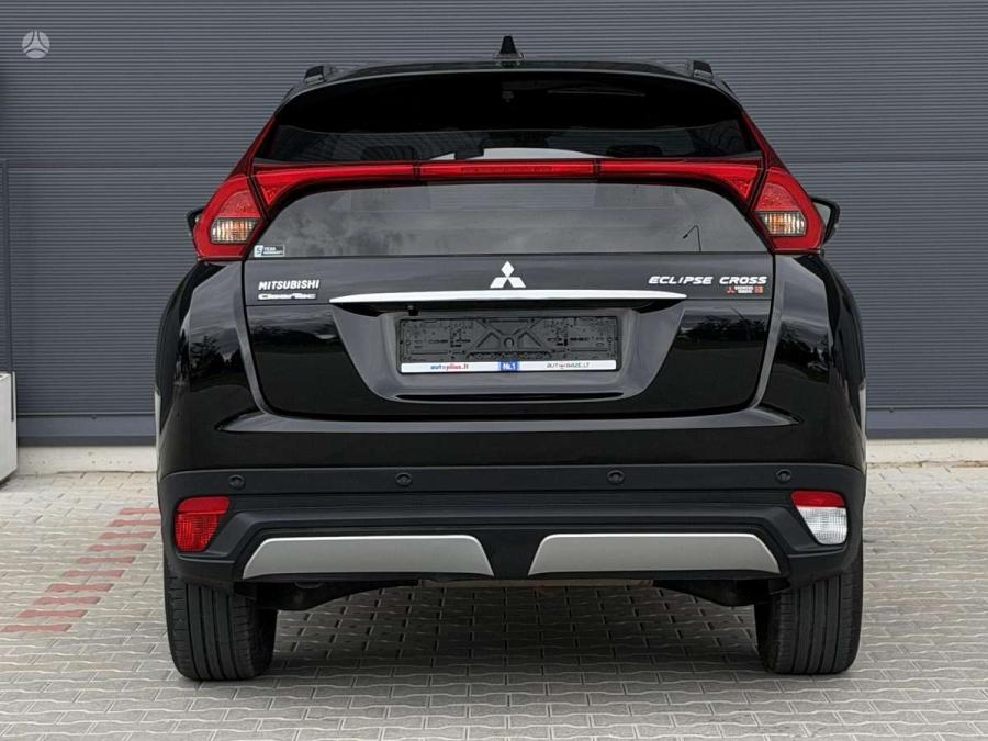 Black Mitsubishi Eclipse Cross 2018 in Siauliai, with an engine capacity of 1.50 L and mileage of 151 thousand km for 12290 €, photo 7 on AUTOMOTO.COM.LV