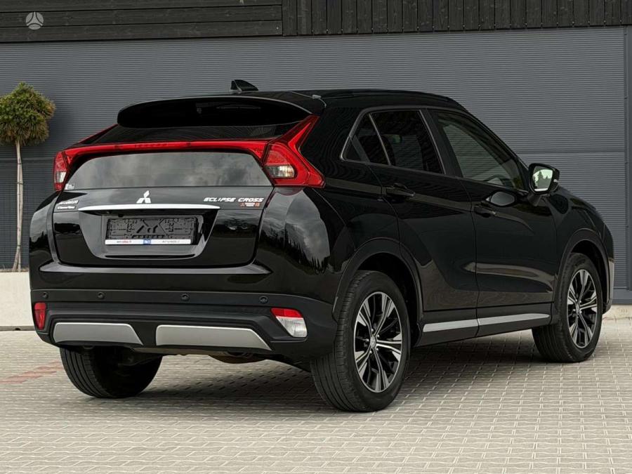 Black Mitsubishi Eclipse Cross 2018 in Siauliai, with an engine capacity of 1.50 L and mileage of 151 thousand km for 12290 €, photo 8 on AUTOMOTO.COM.LV