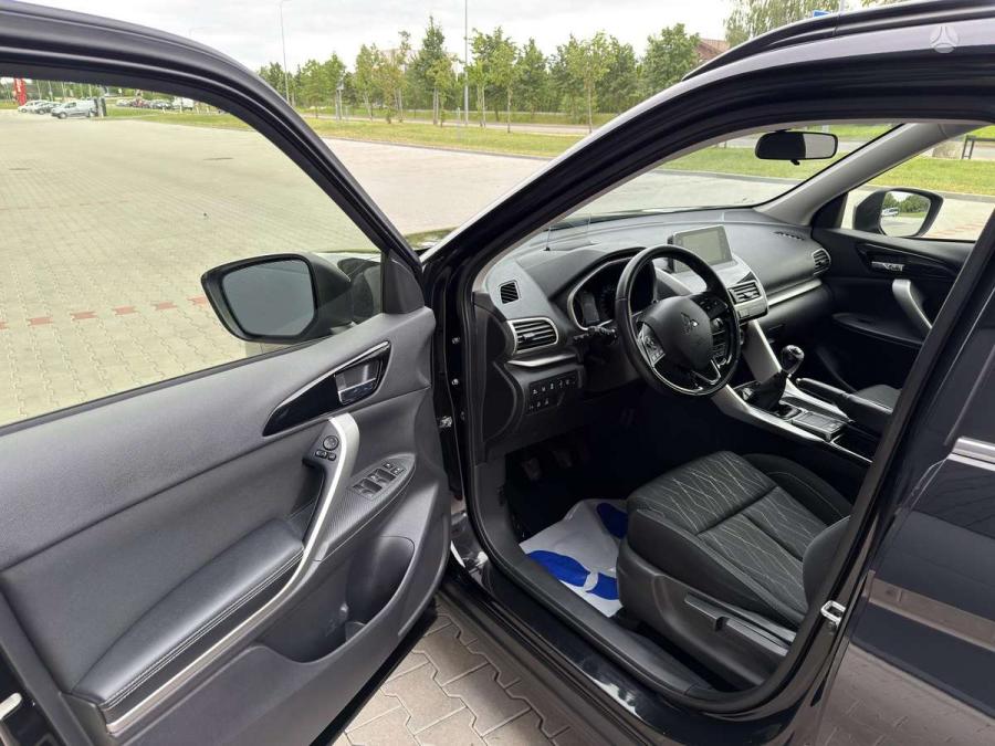 Black Mitsubishi Eclipse Cross 2018 in Siauliai, with an engine capacity of 1.50 L and mileage of 151 thousand km for 12290 €, photo 12 on AUTOMOTO.COM.LV