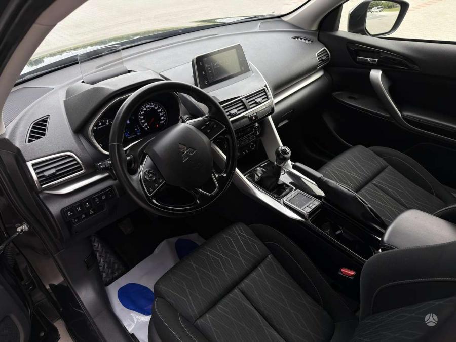Black Mitsubishi Eclipse Cross 2018 in Siauliai, with an engine capacity of 1.50 L and mileage of 151 thousand km for 12290 €, photo 14 on AUTOMOTO.COM.LV
