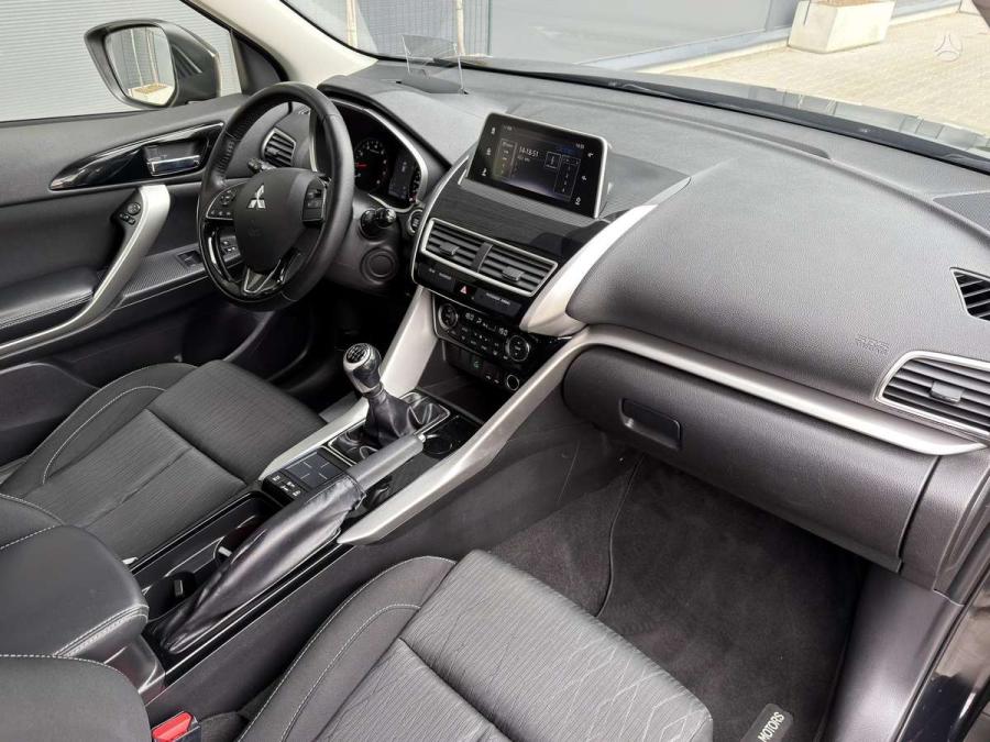 Black Mitsubishi Eclipse Cross 2018 in Siauliai, with an engine capacity of 1.50 L and mileage of 151 thousand km for 12290 €, photo 23 on AUTOMOTO.COM.LV