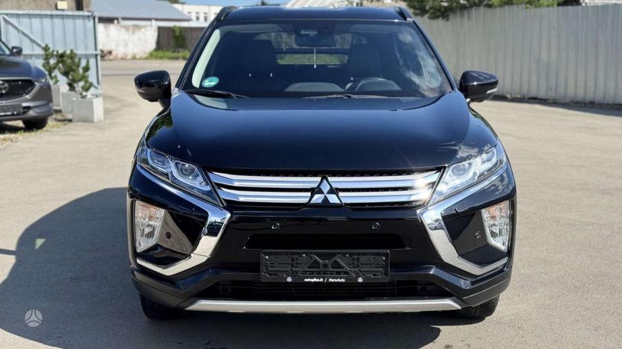 Melns Mitsubishi Eclipse Cross 2018 Telšiai, ar dzinēja tilpumu 1.50 L un nobraukumu 138 tūkst. km par 14900 €, foto 5 vietnē AUTOMOTO.COM.LV