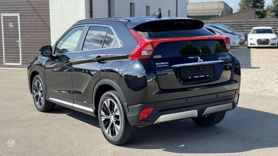Melns Mitsubishi Eclipse Cross 2018 Telšiai, ar dzinēja tilpumu 1.50 L un nobraukumu 138 tūkst. km par 14900 €, foto 8 vietnē AUTOMOTO.COM.LV