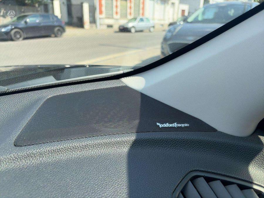 Black Mitsubishi Eclipse Cross 2018 in Klaipeda, with an engine capacity of 1.50 L and mileage of 113 thousand km for 13999 €, photo 7 on AUTOMOTO.COM.LV