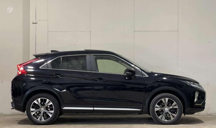 Melns Mitsubishi Eclipse Cross 2018 Klaipėda, ar dzinēja tilpumu 1.50 L un nobraukumu 113 tūkst. km par 13999 €, foto 4 vietnē AUTOMOTO.COM.LV