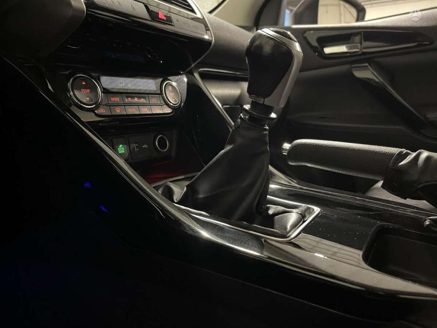 Melns Mitsubishi Eclipse Cross 2018 Klaipėda, ar dzinēja tilpumu 1.50 L un nobraukumu 113 tūkst. km par 13999 €, foto 29 vietnē AUTOMOTO.COM.LV