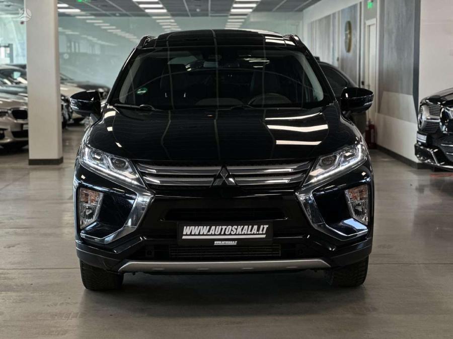 Melns Mitsubishi Eclipse Cross 2019 Klaipėda, ar dzinēja tilpumu 2.27 L un nobraukumu 172 tūkst. km par 18250 €, foto 2 vietnē AUTOMOTO.COM.LV
