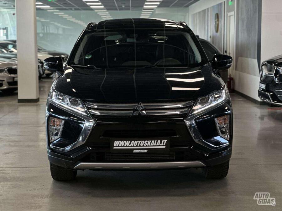 Black Mitsubishi Eclipse Cross 2019 in Klaipeda, with an engine capacity of 2.30 L and mileage of 172 thousand km for 17999 €, photo 2 on AUTOMOTO.COM.LV