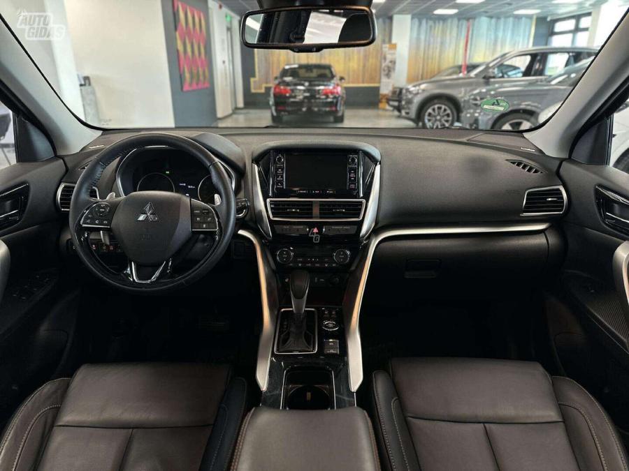 Black Mitsubishi Eclipse Cross 2019 in Klaipeda, with an engine capacity of 2.30 L and mileage of 172 thousand km for 17999 €, photo 6 on AUTOMOTO.COM.LV