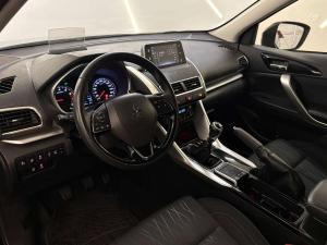 Black Mitsubishi Eclipse Cross 2019 in Marijampole, with an engine capacity of 1.50 L and mileage of 143 thousand km for 13450 €, photo 3 on AUTOMOTO.COM.LV
