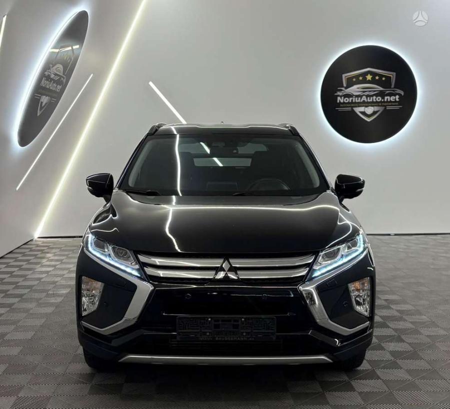 Black Mitsubishi Eclipse Cross 2019 in Marijampole, with an engine capacity of 1.50 L and mileage of 143 thousand km for 13450 €, photo 5 on AUTOMOTO.COM.LV