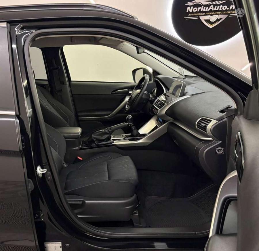 Black Mitsubishi Eclipse Cross 2019 in Marijampole, with an engine capacity of 1.50 L and mileage of 143 thousand km for 13450 €, photo 17 on AUTOMOTO.COM.LV