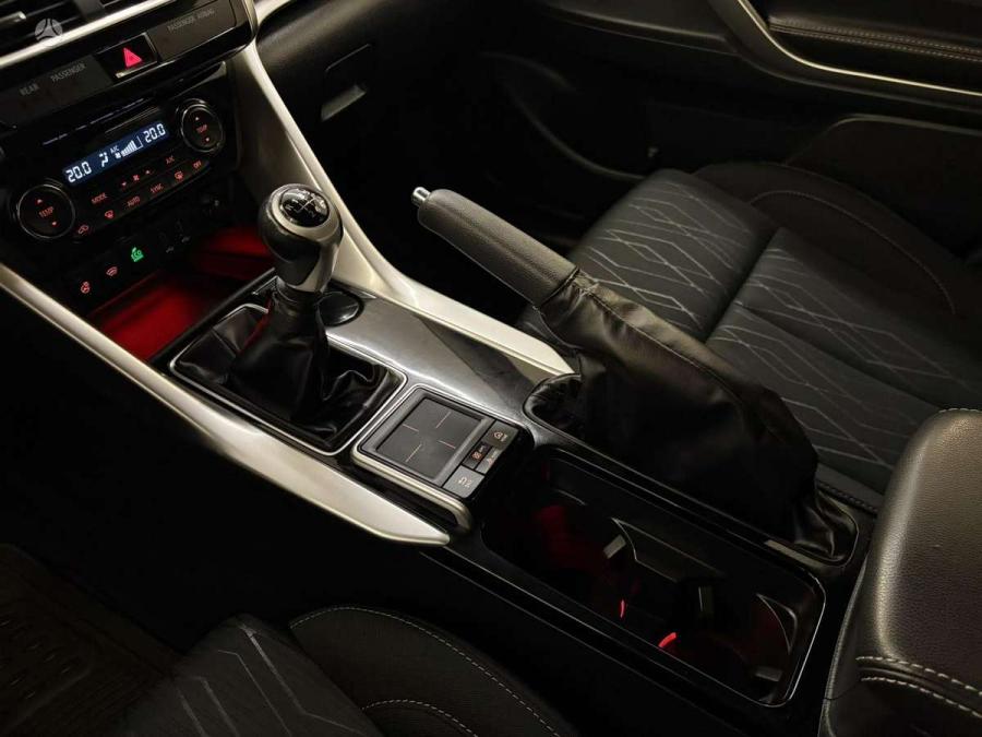 Black Mitsubishi Eclipse Cross 2019 in Marijampole, with an engine capacity of 1.50 L and mileage of 143 thousand km for 13450 €, photo 19 on AUTOMOTO.COM.LV