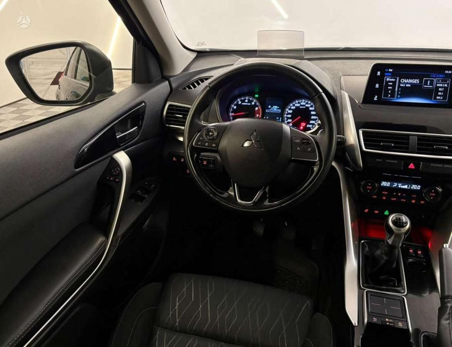 Black Mitsubishi Eclipse Cross 2019 in Marijampole, with an engine capacity of 1.50 L and mileage of 143 thousand km for 13450 €, photo 20 on AUTOMOTO.COM.LV