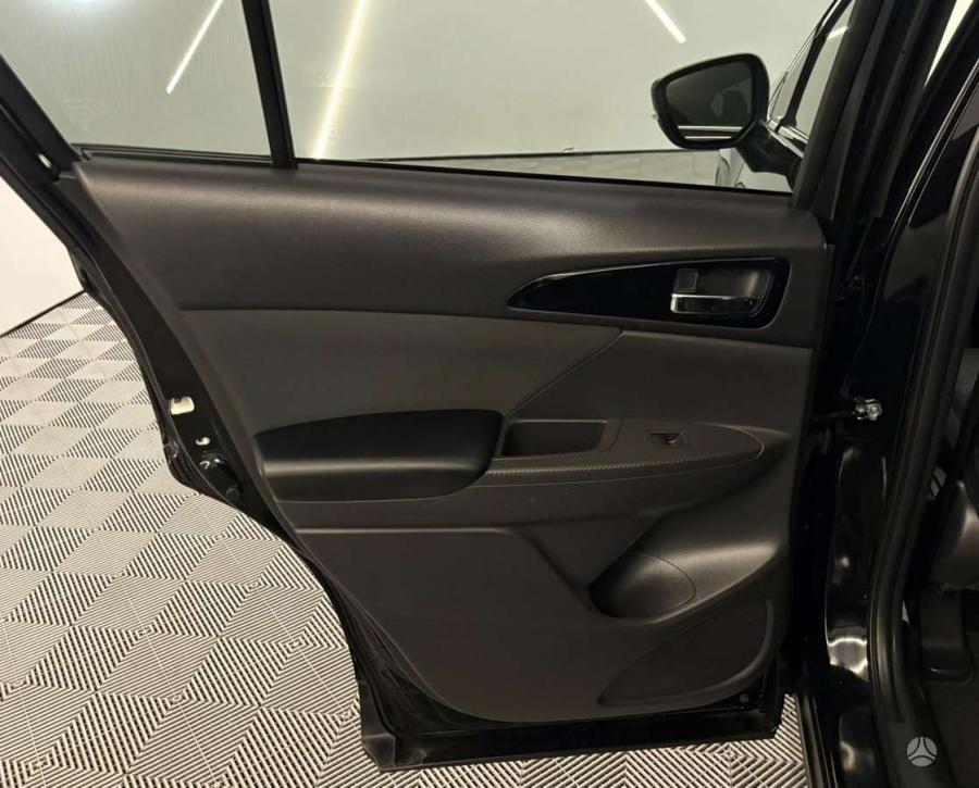 Black Mitsubishi Eclipse Cross 2019 in Marijampole, with an engine capacity of 1.50 L and mileage of 143 thousand km for 13450 €, photo 23 on AUTOMOTO.COM.LV