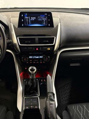 Black Mitsubishi Eclipse Cross 2019 in Marijampole, with an engine capacity of 1.50 L and mileage of 143 thousand km for 13450 €, photo 24 on AUTOMOTO.COM.LV