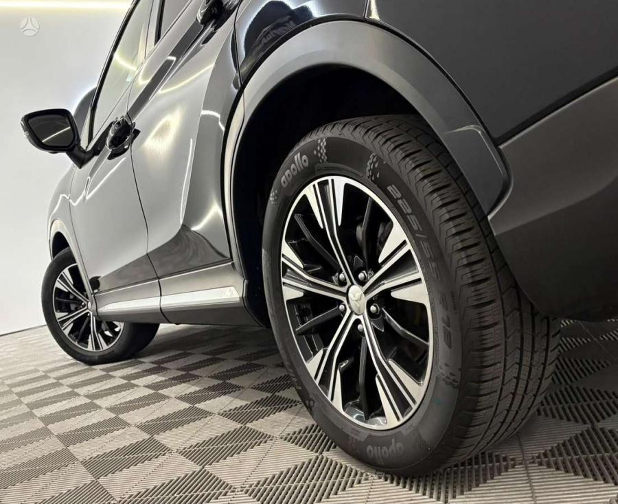Black Mitsubishi Eclipse Cross 2019 in Marijampole, with an engine capacity of 1.50 L and mileage of 143 thousand km for 13450 €, photo 25 on AUTOMOTO.COM.LV