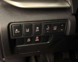 Black Mitsubishi Eclipse Cross 2019 in Marijampole, with an engine capacity of 1.50 L and mileage of 143 thousand km for 13450 €, photo 27 on AUTOMOTO.COM.LV