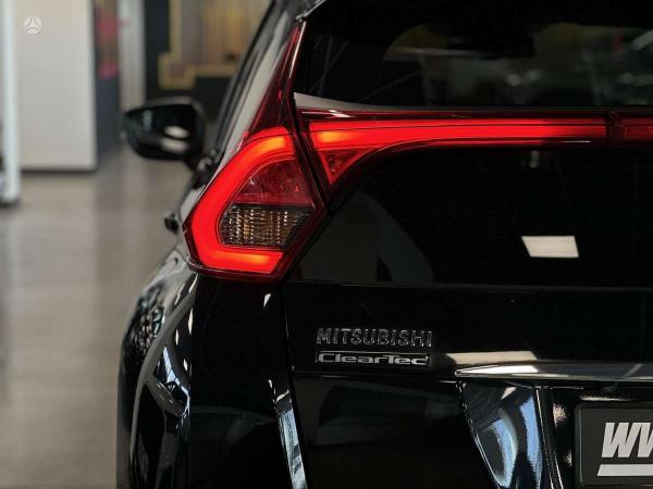 Black Mitsubishi Eclipse Cross 2019 in Klaipeda, with an engine capacity of 2.27 L and mileage of 172 thousand km for 15900 €, photo 8 on AUTOMOTO.COM.LV
