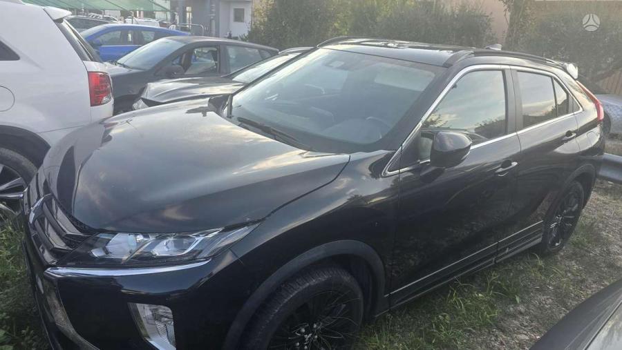 Melns Mitsubishi Eclipse Cross 2019 Panevēža, ar dzinēja tilpumu 2.20 L un nobraukumu 103 tūkst. km par 13500 €, foto 4 vietnē AUTOMOTO.COM.LV
