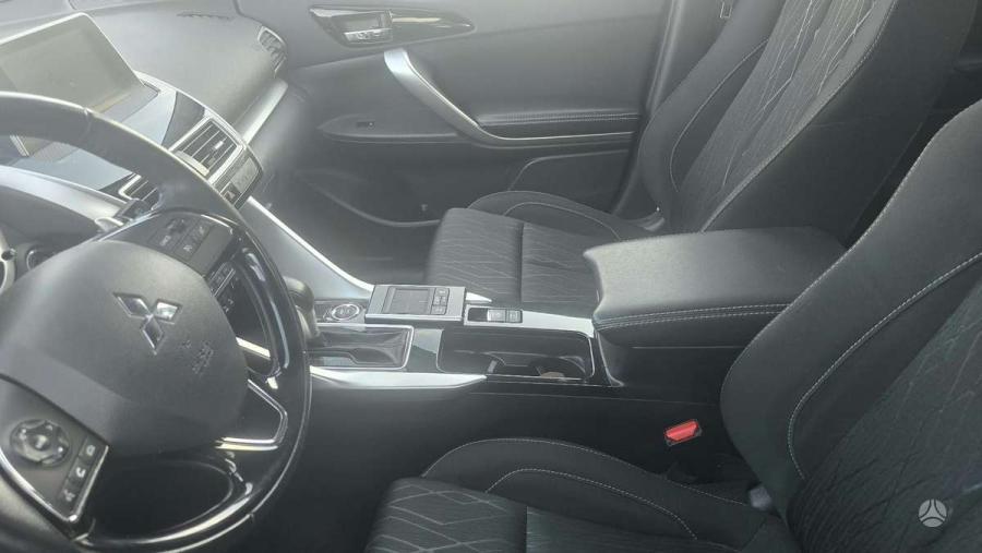 Melns Mitsubishi Eclipse Cross 2019 Panevēža, ar dzinēja tilpumu 2.20 L un nobraukumu 103 tūkst. km par 13500 €, foto 5 vietnē AUTOMOTO.COM.LV