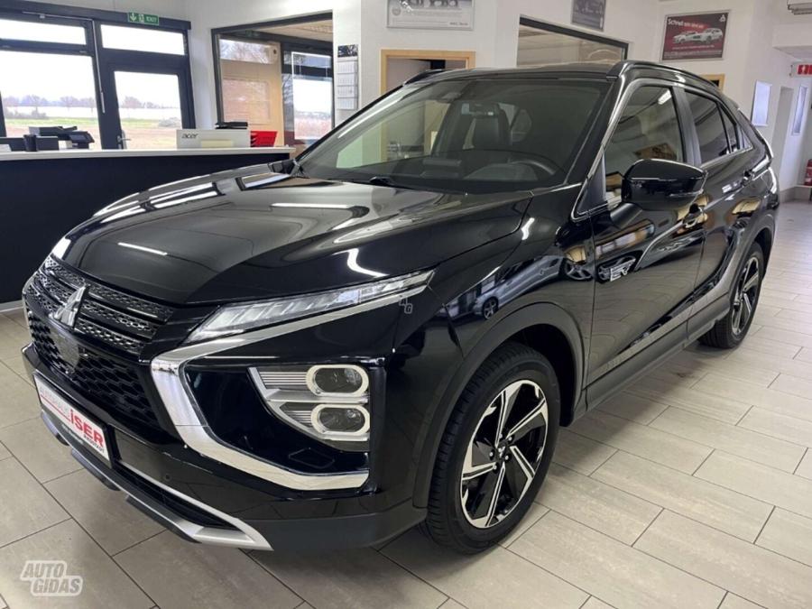 Black Mitsubishi Eclipse Cross 2021 in Kaunas, with an engine capacity of 2.40 L and mileage of 60 thousand km for 24141 €, photo 2 on AUTOMOTO.COM.LV