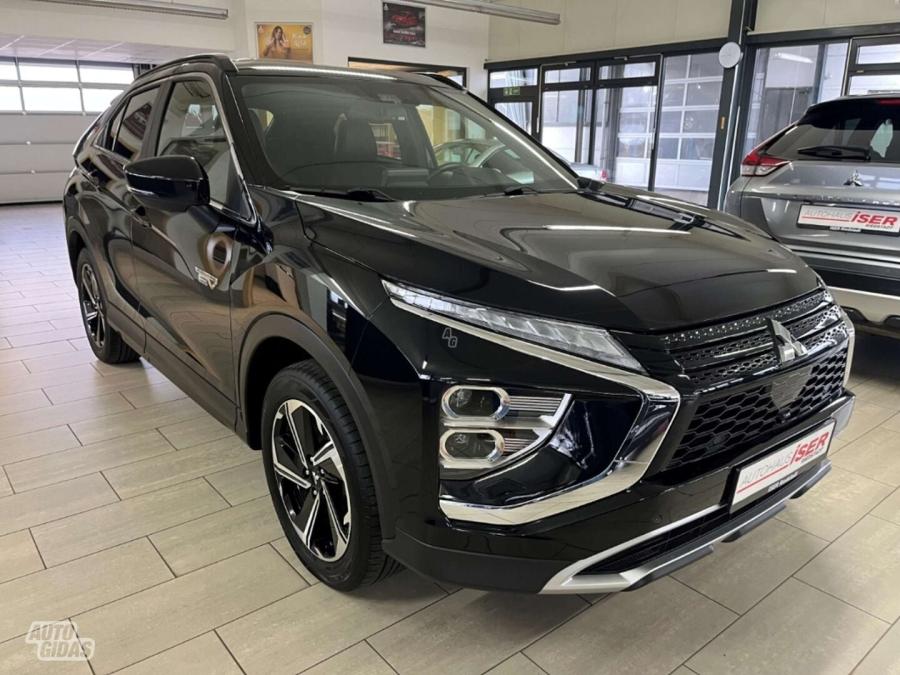 Black Mitsubishi Eclipse Cross 2021 in Kaunas, with an engine capacity of 2.40 L and mileage of 60 thousand km for 24141 €, photo 4 on AUTOMOTO.COM.LV