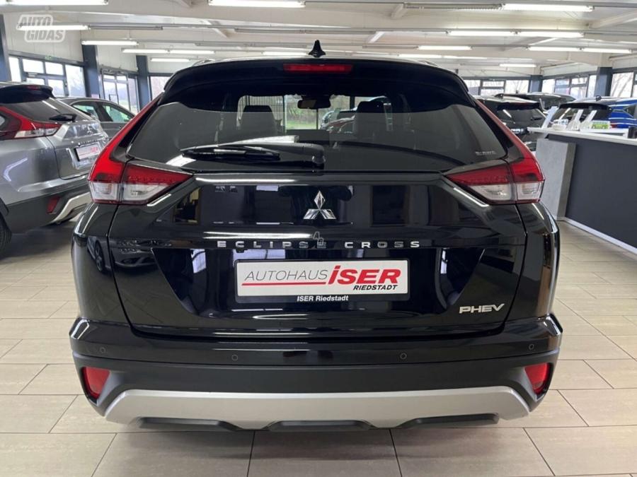 Black Mitsubishi Eclipse Cross 2021 in Kaunas, with an engine capacity of 2.40 L and mileage of 60 thousand km for 24141 €, photo 6 on AUTOMOTO.COM.LV