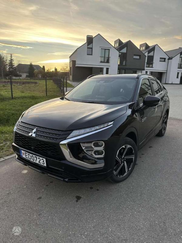 Black Mitsubishi Eclipse Cross 2022 in Vilnius, with an engine capacity of 2.40 L and mileage of 94 thousand km for 20950 €, photo 11 on AUTOMOTO.COM.LV