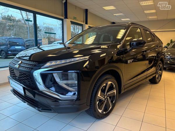 Black Mitsubishi Eclipse Cross 2022 in Kaunas, with an engine capacity of 2.40 L and mileage of 45 thousand km for 23379 €, photo 3 on AUTOMOTO.COM.LV