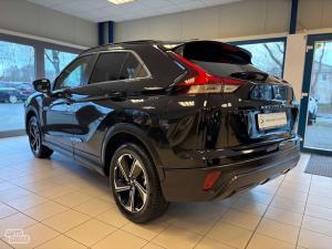 Black Mitsubishi Eclipse Cross 2022 in Kaunas, with an engine capacity of 2.40 L and mileage of 45 thousand km for 23379 €, photo 6 on AUTOMOTO.COM.LV
