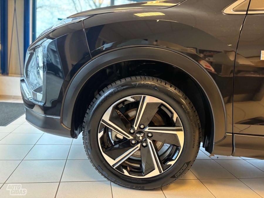 Black Mitsubishi Eclipse Cross 2022 in Kaunas, with an engine capacity of 2.40 L and mileage of 45 thousand km for 23379 €, photo 7 on AUTOMOTO.COM.LV