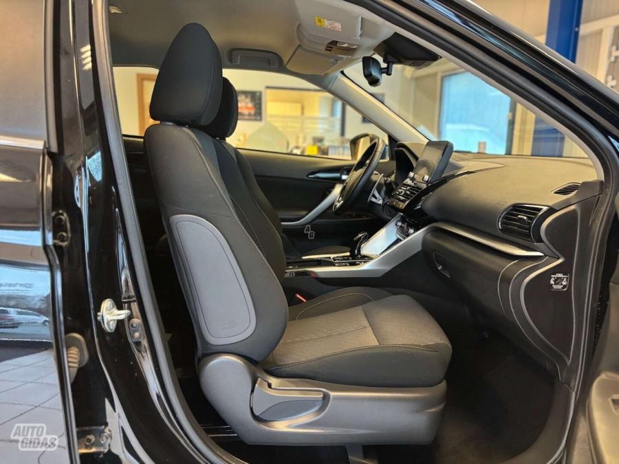 Black Mitsubishi Eclipse Cross 2022 in Kaunas, with an engine capacity of 2.40 L and mileage of 45 thousand km for 23379 €, photo 13 on AUTOMOTO.COM.LV